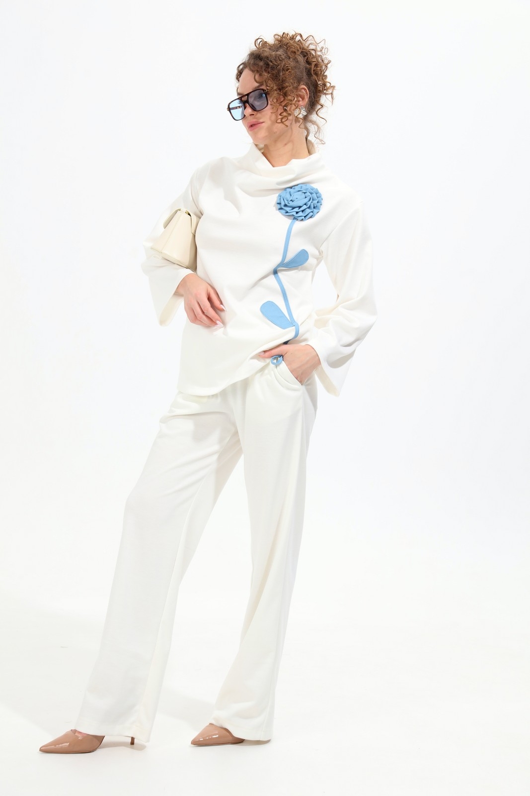 Костюм брючный 922-4 молоко и голубой NikVa купить - 5% скидка | в наличии